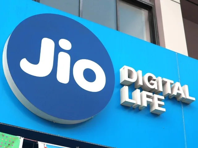 Jio Users Create Record by Using 10 Exabytes of Data in a Month ...